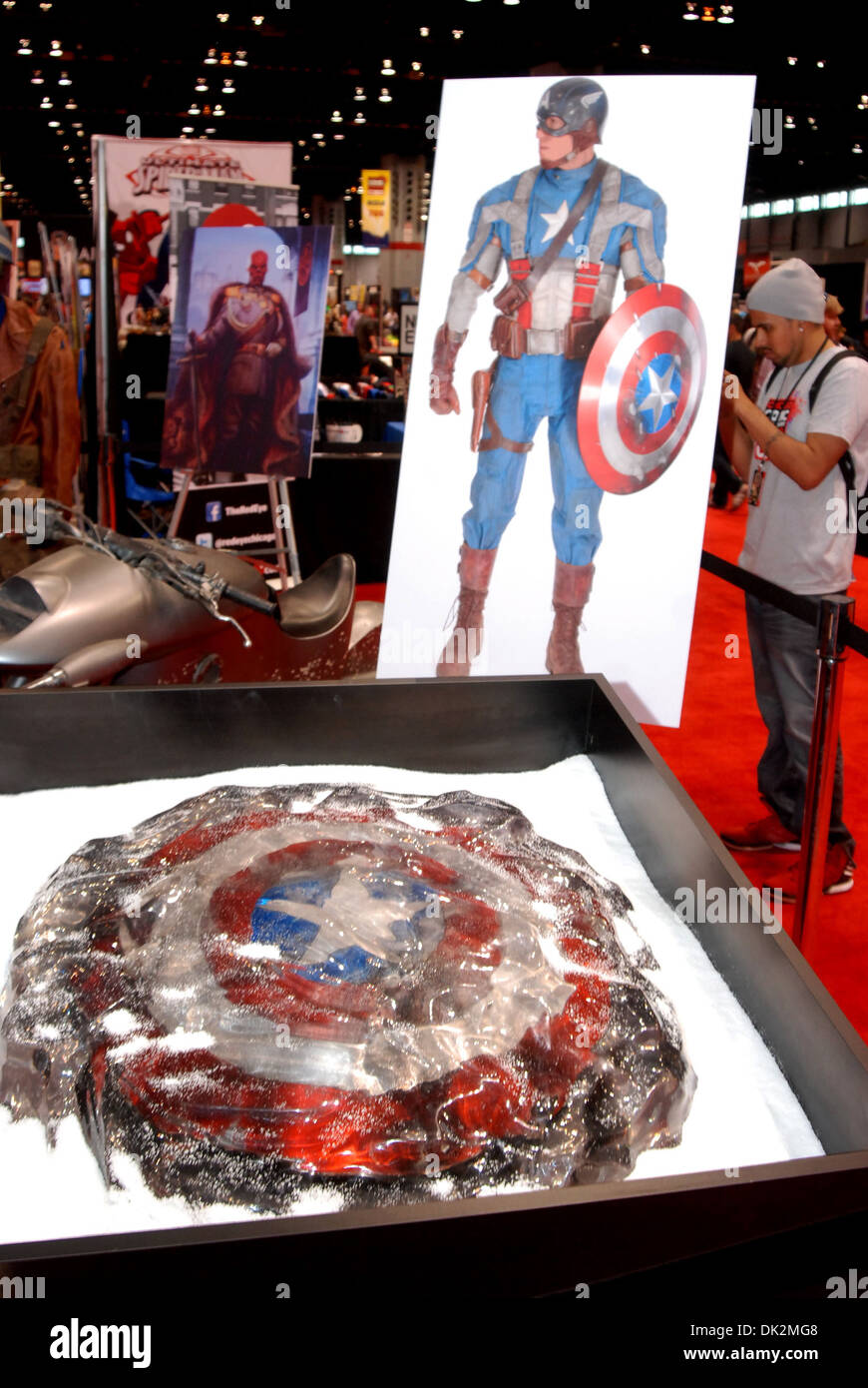 Chicago comic and entertainment expo hi-res stock photography and ...