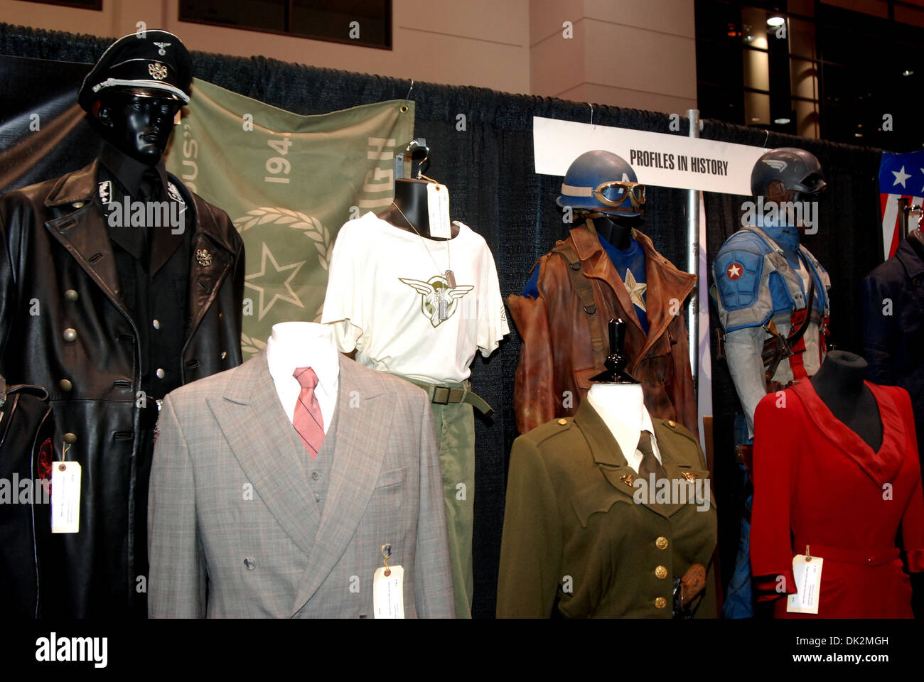C2e2 chicago comic entertainment expo hi-res stock photography and ...