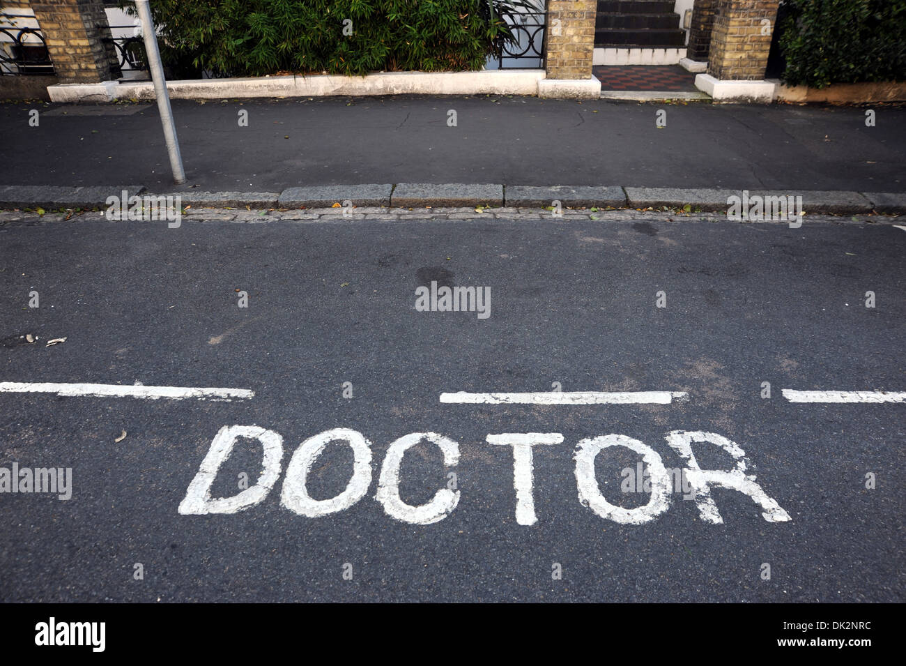 Doctor parking bay hi-res stock photography and images - Alamy