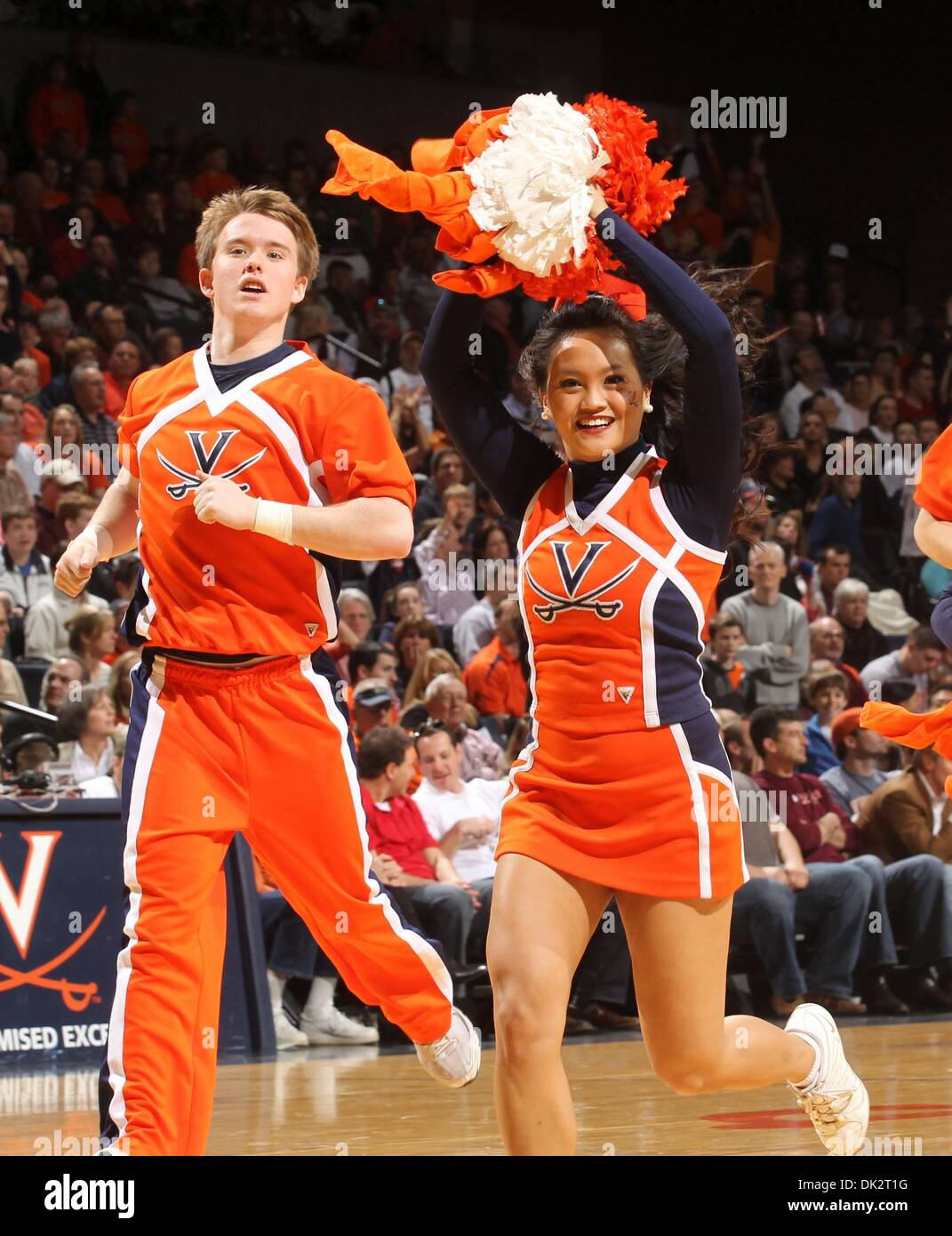 Virginia tech cheerleaders hi-res stock photography and images - Alamy
