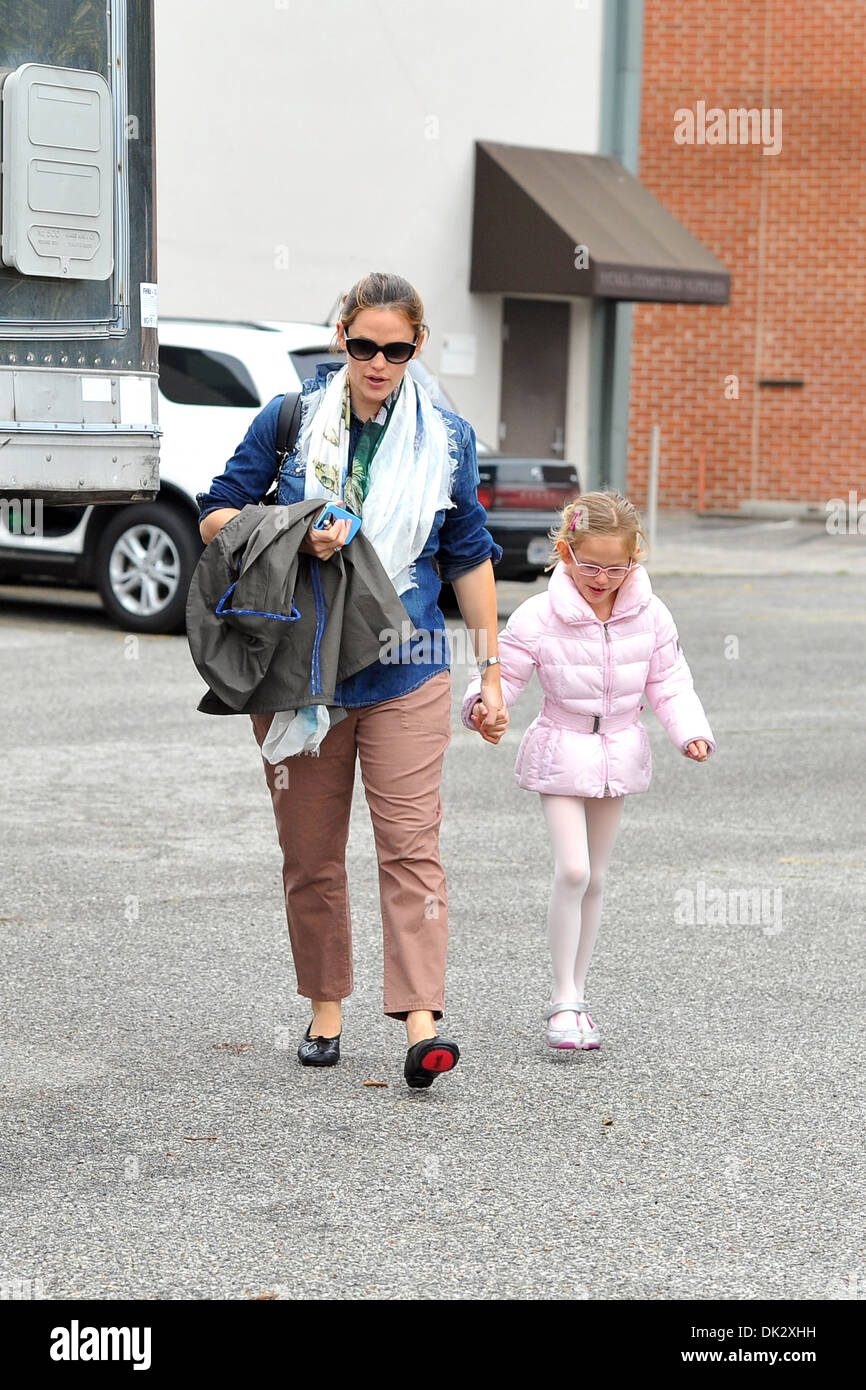 Jennifer Garner and eldest daughter Violet Affleck are seen on their ...