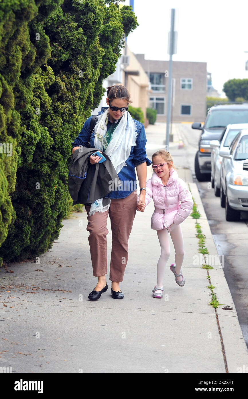 Jennifer Garner and eldest daughter Violet Affleck are seen on their ...