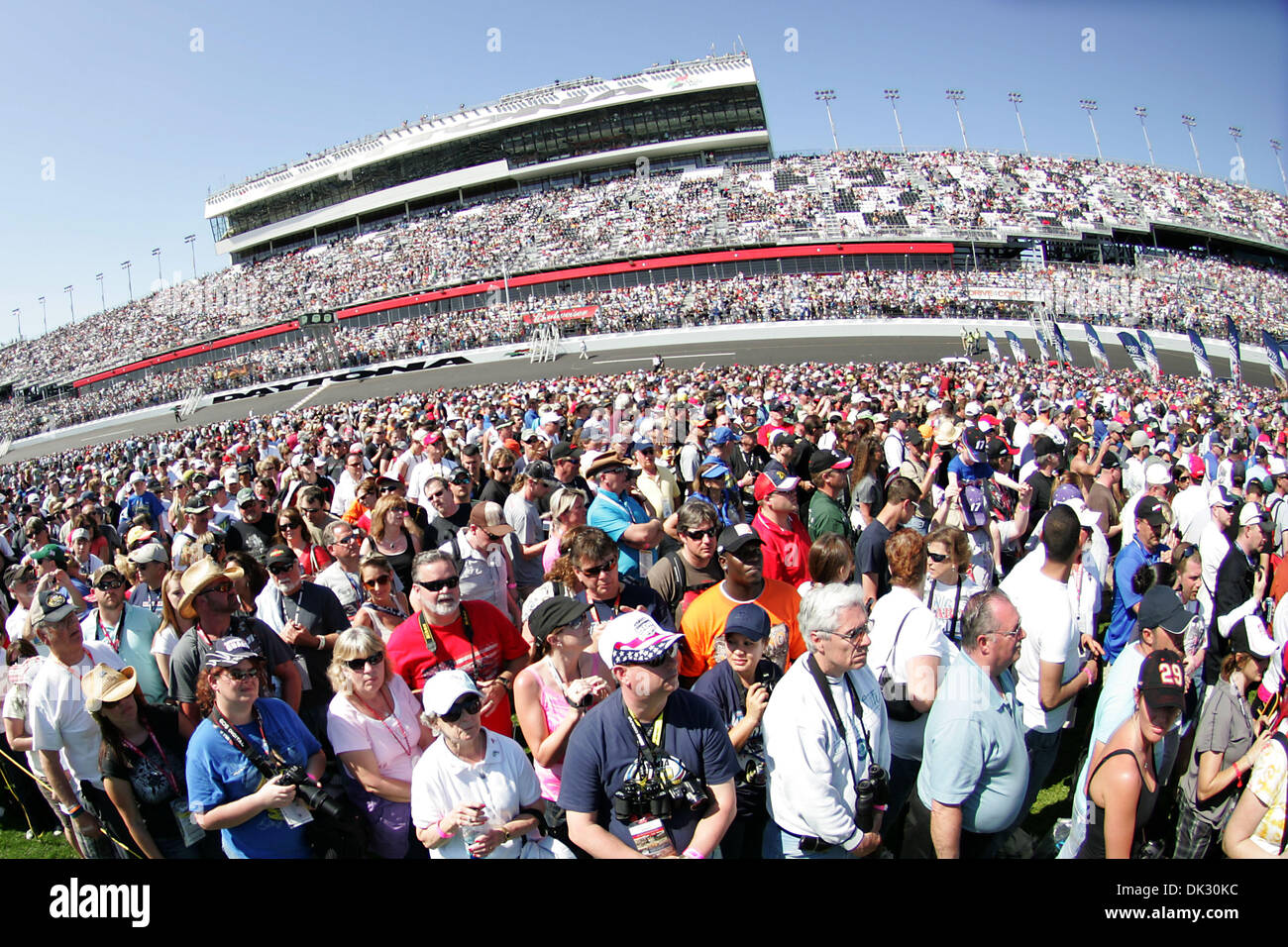 Daytona international speedway crowd hi-res stock photography and ...