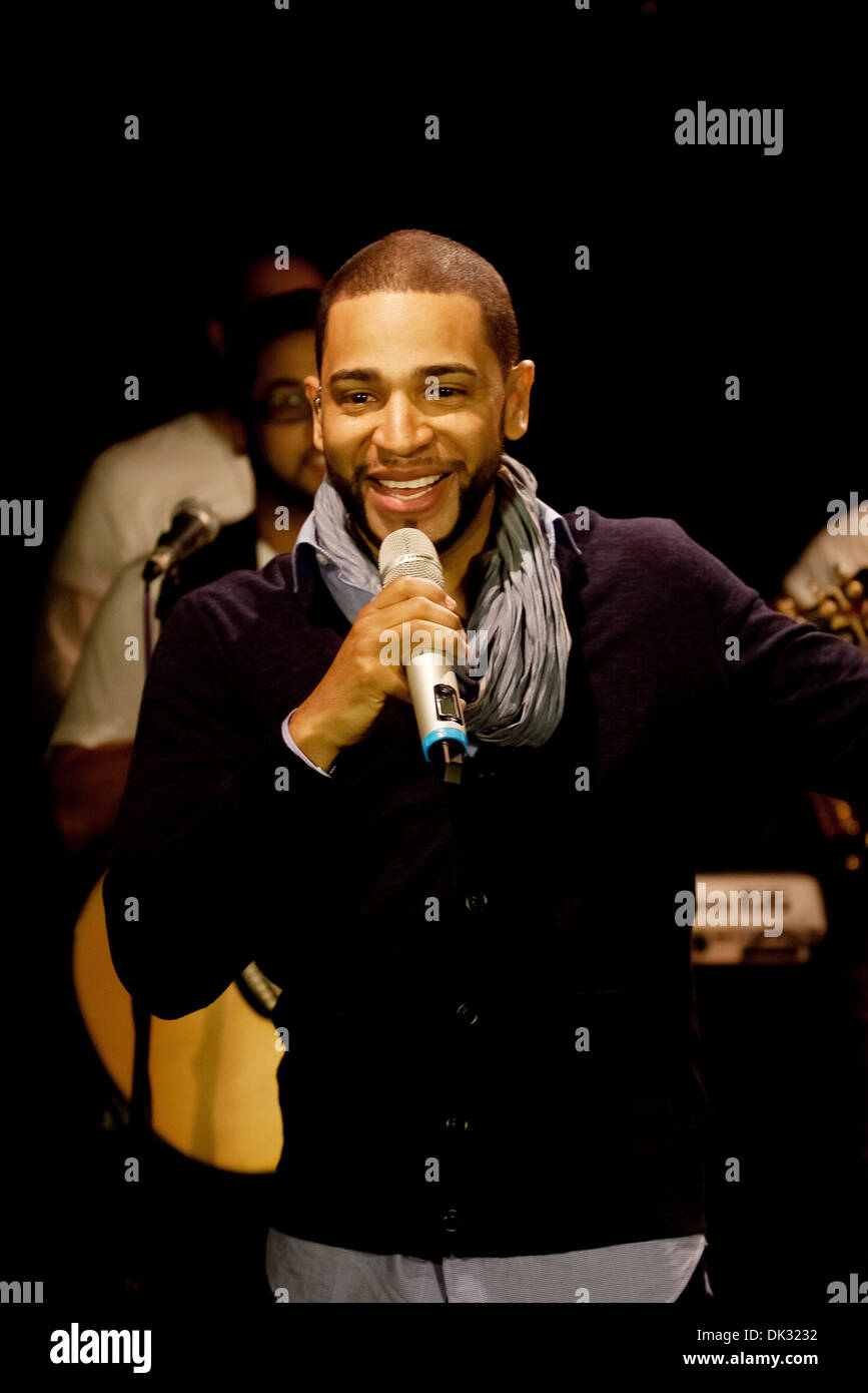 Henry Santos of Aventura performs songs from his solo project ...