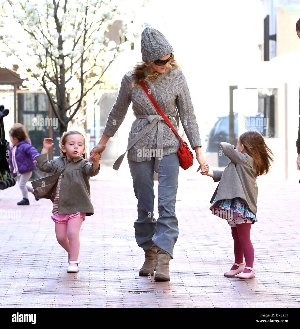 Sarah Jessica Parker picking up her twin daughters Marion Broderick and ...