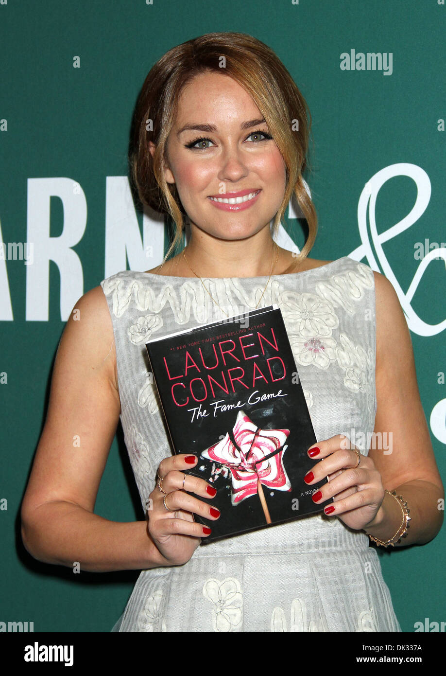 Lauren Conrad signs her new book 'The Fame Game' at Barnes and Noble ...