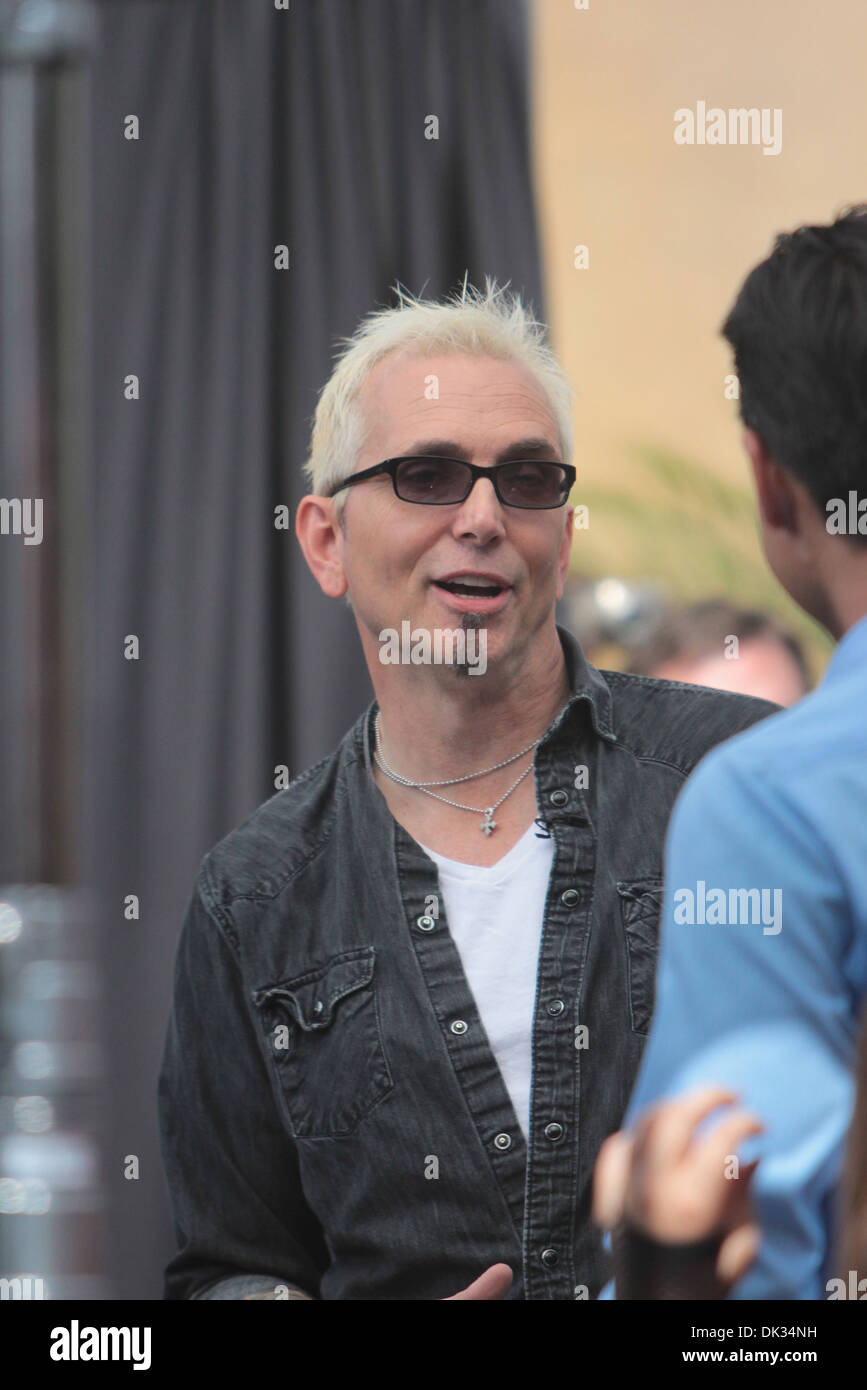 Art Alexakis Celebrities at Grove to appear on entertainment news show ...