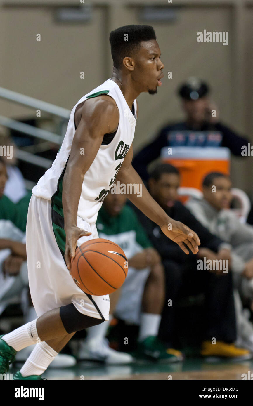 Milwaukee panthers mens basketball hi-res stock photography and images ...