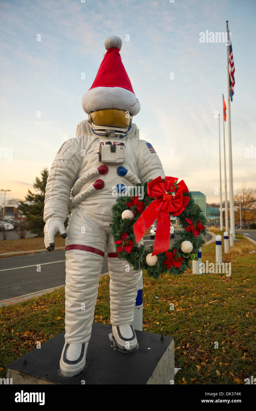 Nasa astronaut statue wearing hi-res stock photography and images - Alamy