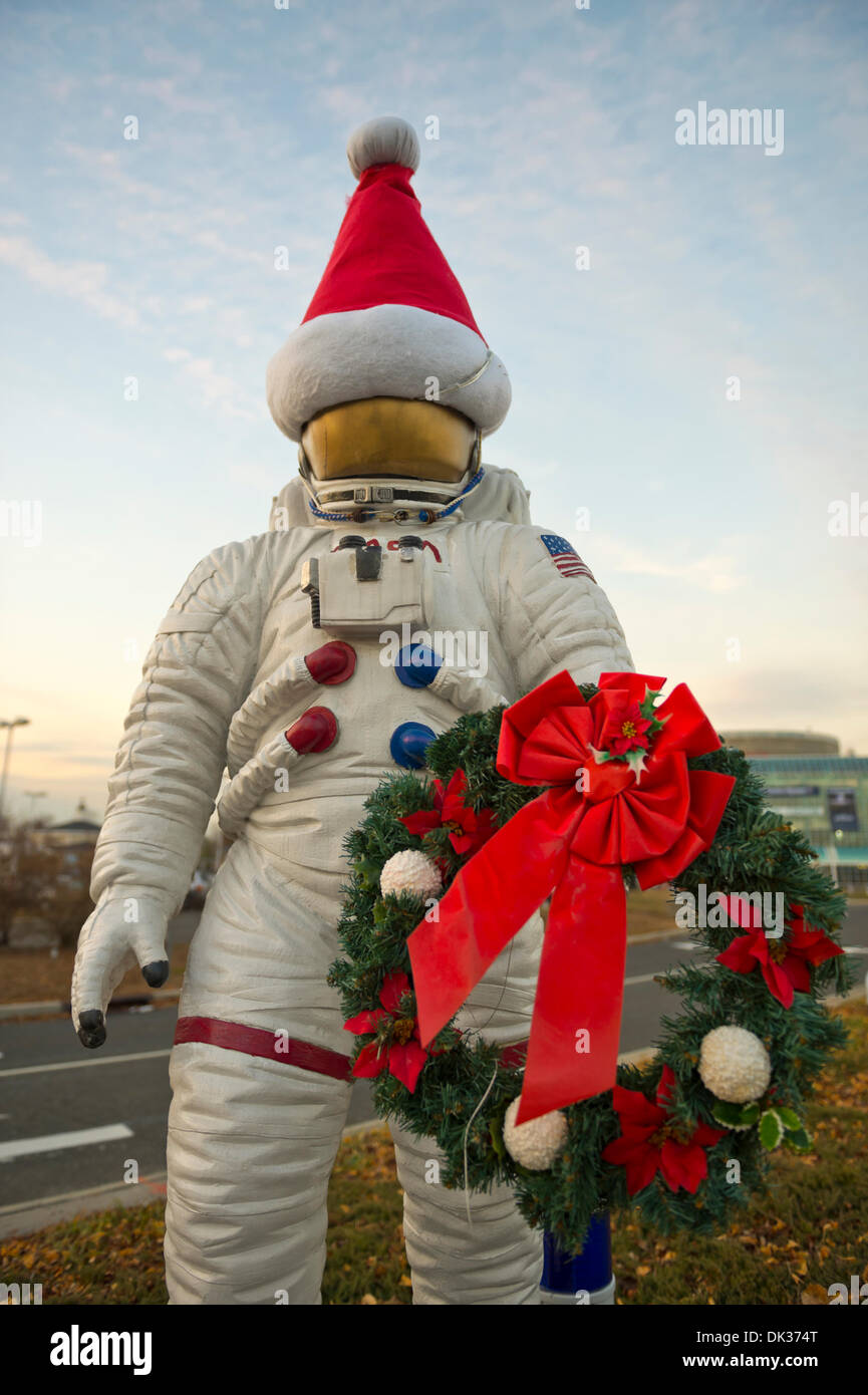 Nasa astronaut statue wearing hi-res stock photography and images - Alamy