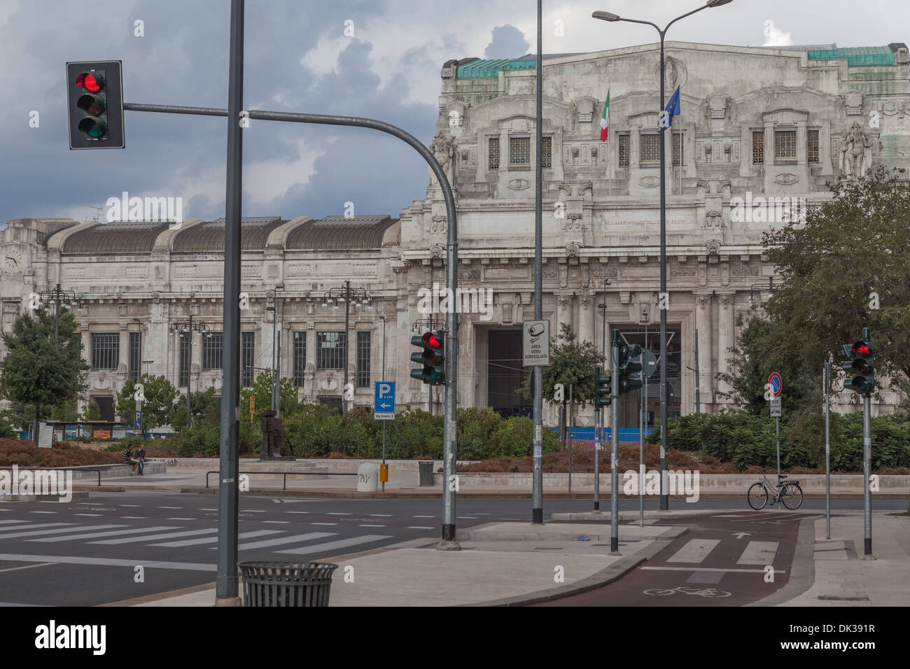 Milan Central Railway station / Milano Centrale Stock Photo - Alamy