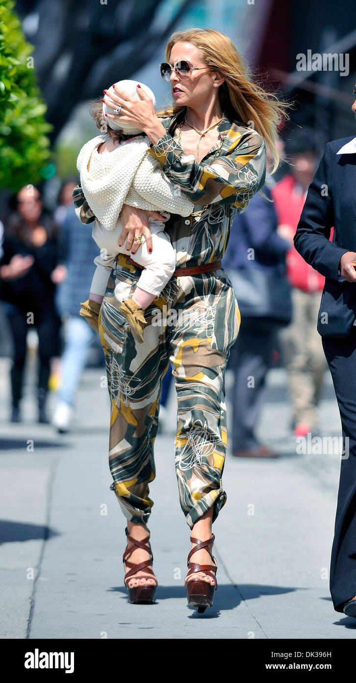 Rachel Zoe leaving Curve Boutique on Robertson Boulevard with her son ...