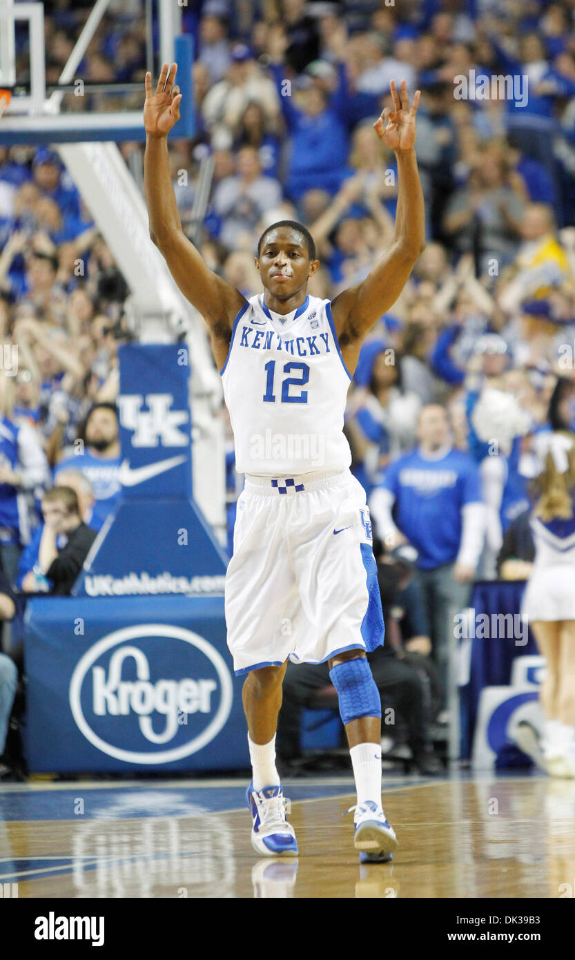 Riled up crowd hi-res stock photography and images - Alamy