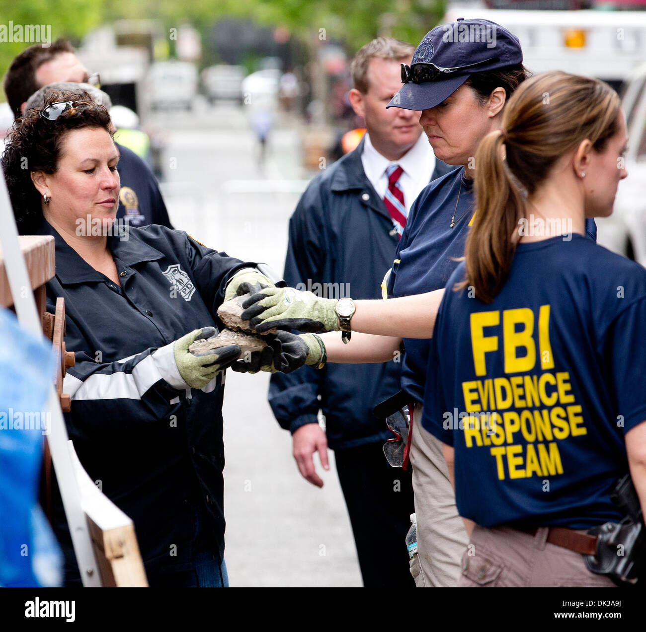 Etan Patz Investigation FBI agents and New York City police officers ...