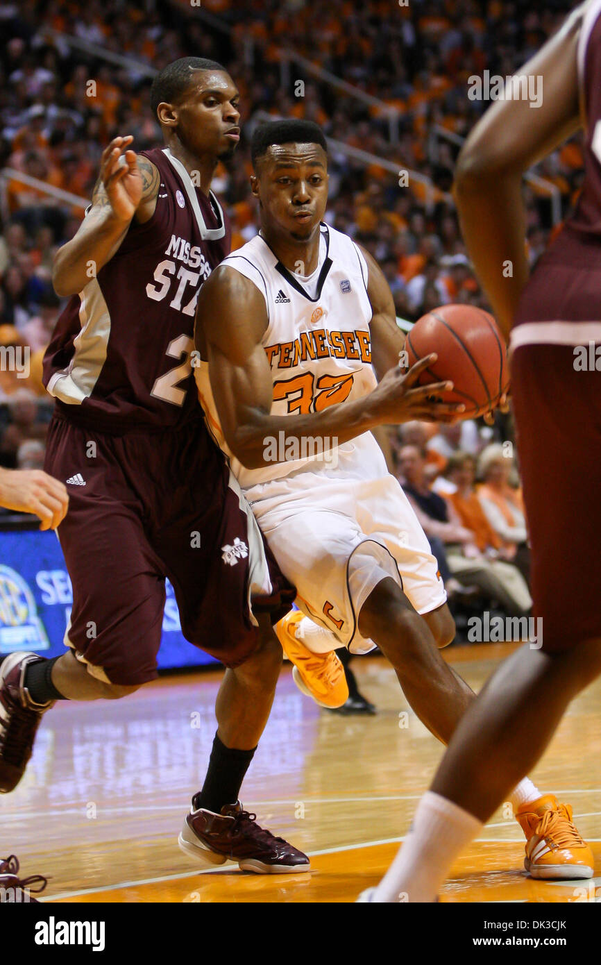 Feb. 26, 2011 - Knoxville, Tennessee, U.S - Tennessee Volunteers guard ...