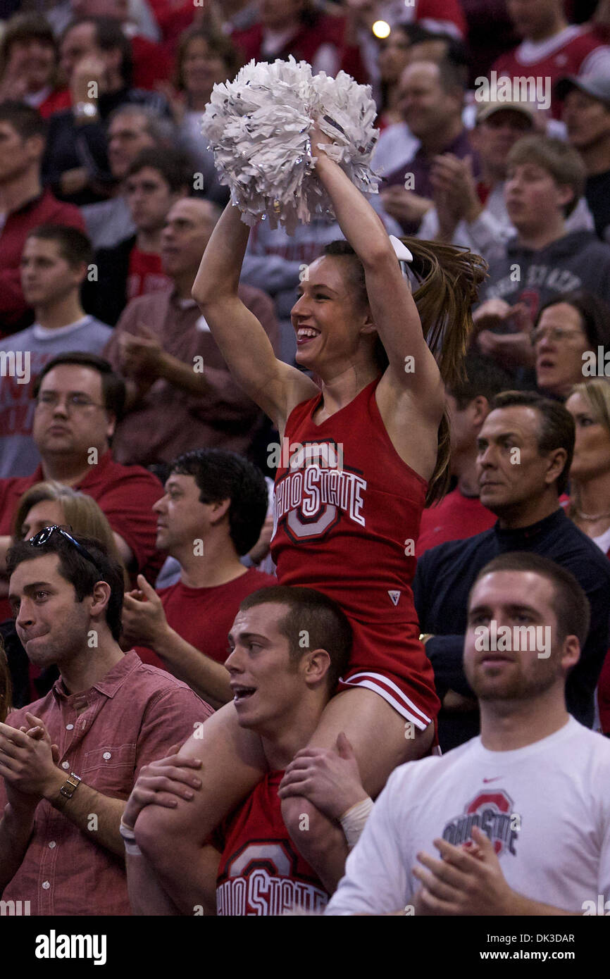 Ohio state buckeyes cheerleaders hi-res stock photography and images ...