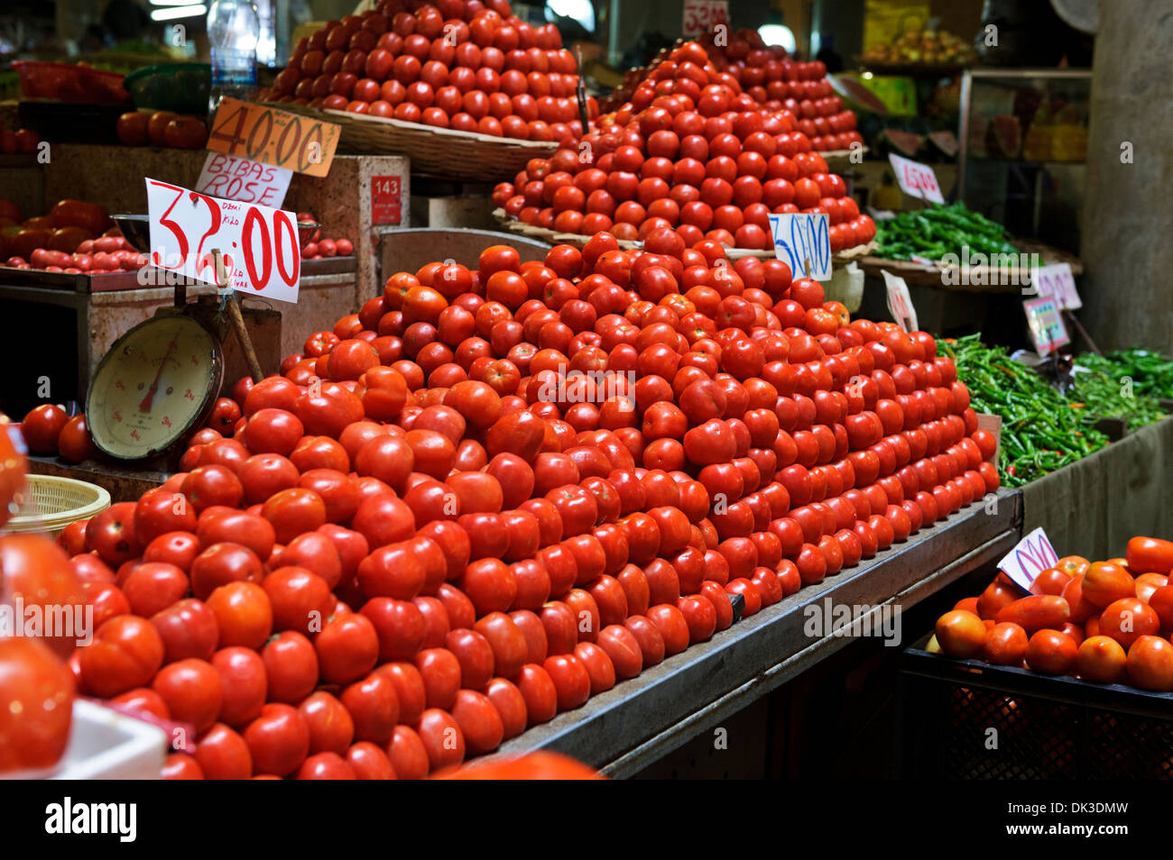 Tomato display hi-res stock photography and images - Alamy