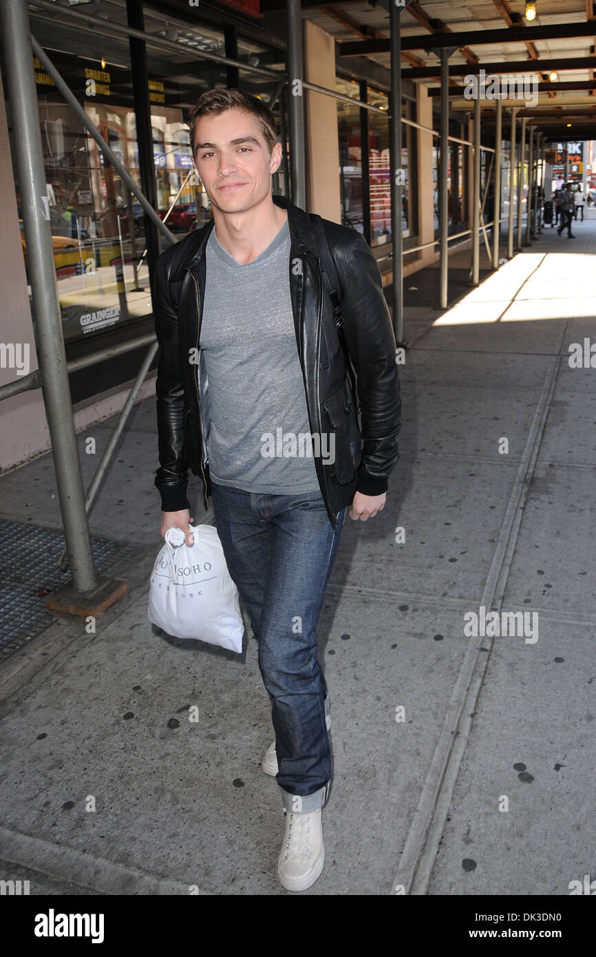 Dave Franco leaving his hotel in Soho New York City, USA - 06.04.12 ...