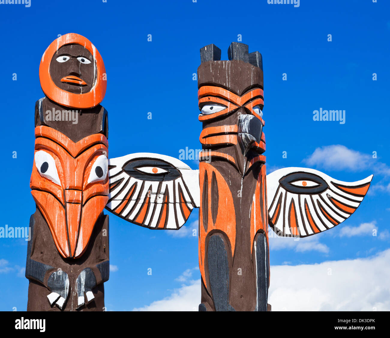 Traditional canadian nativeTotem pole at Sunwapta Falls resort Jasper ...
