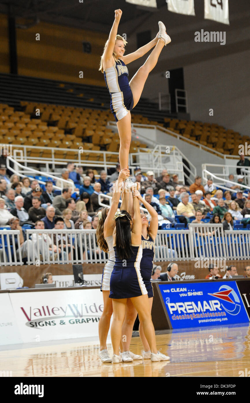 U s naval academy cheerleaders hi-res stock photography and images - Alamy