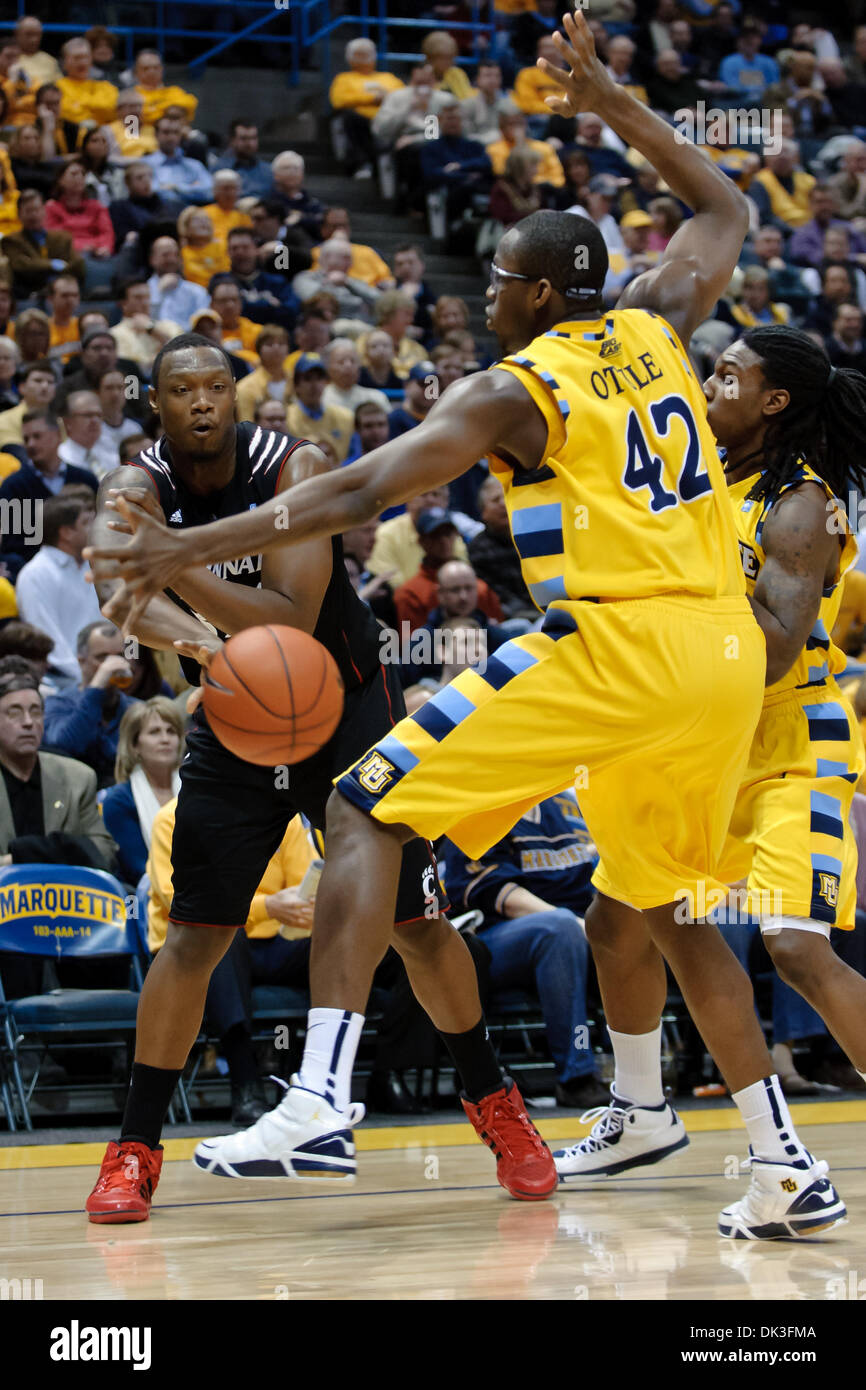 Mar. 02, 2011 - Milwaukee, Wisconsin, USA - Cincinnati forward Yancy ...