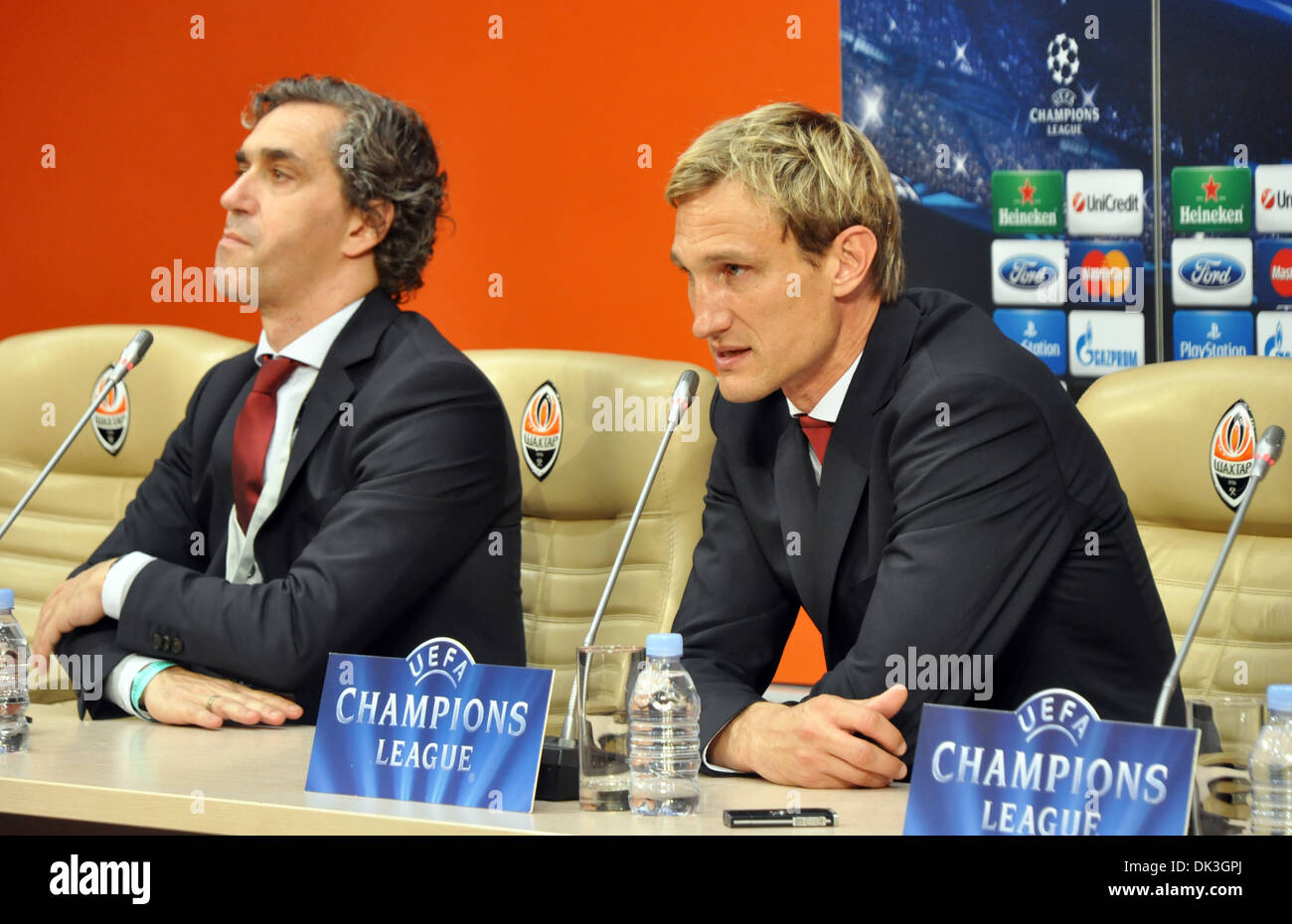 Diring hi-res stock photography and images - Alamy