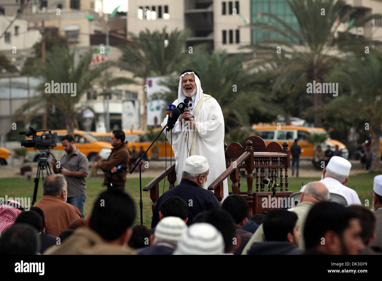 Gaza, Palestinian Territories, . 2nd Dec, 2013. Palestinian Muslim men ...