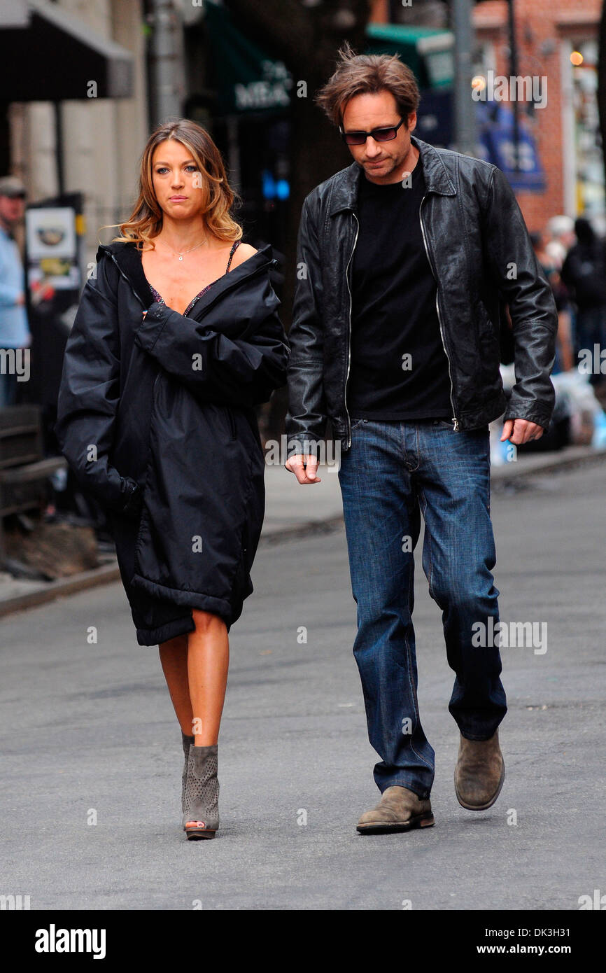 David Duchovny and Natalie Zea on set of 'Californication' New York ...