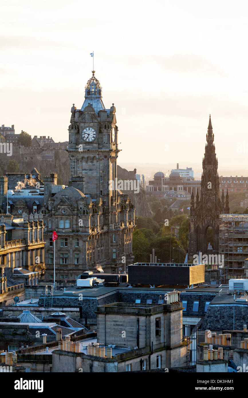 Edinburgh at night city scape hi-res stock photography and images - Alamy