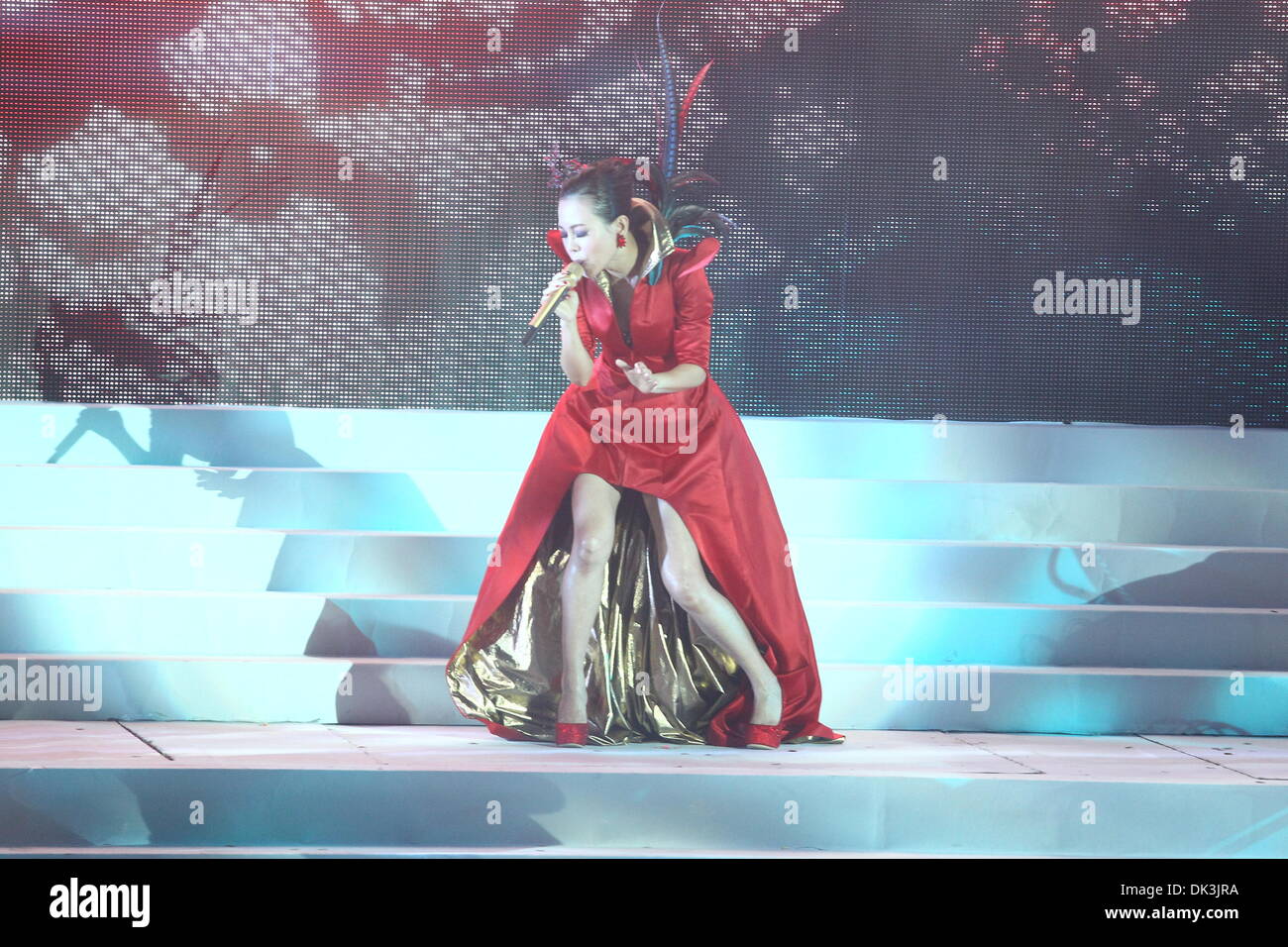 Taipei, China. 30th Nov, 2013. Singer Julia Peng perfomrs at her world ...
