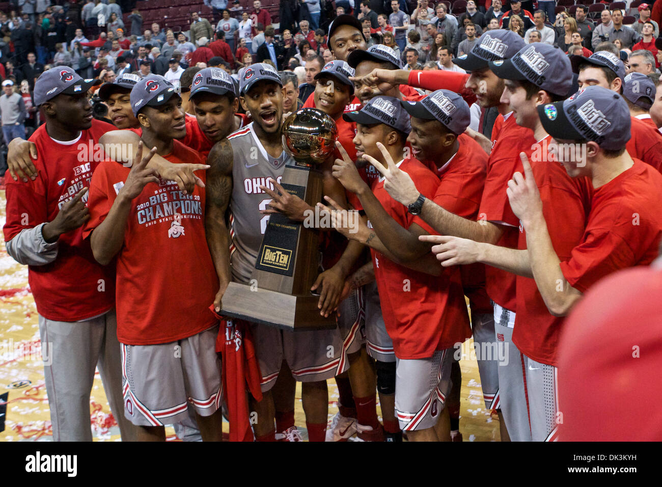 Big ten trophy hi-res stock photography and images - Alamy