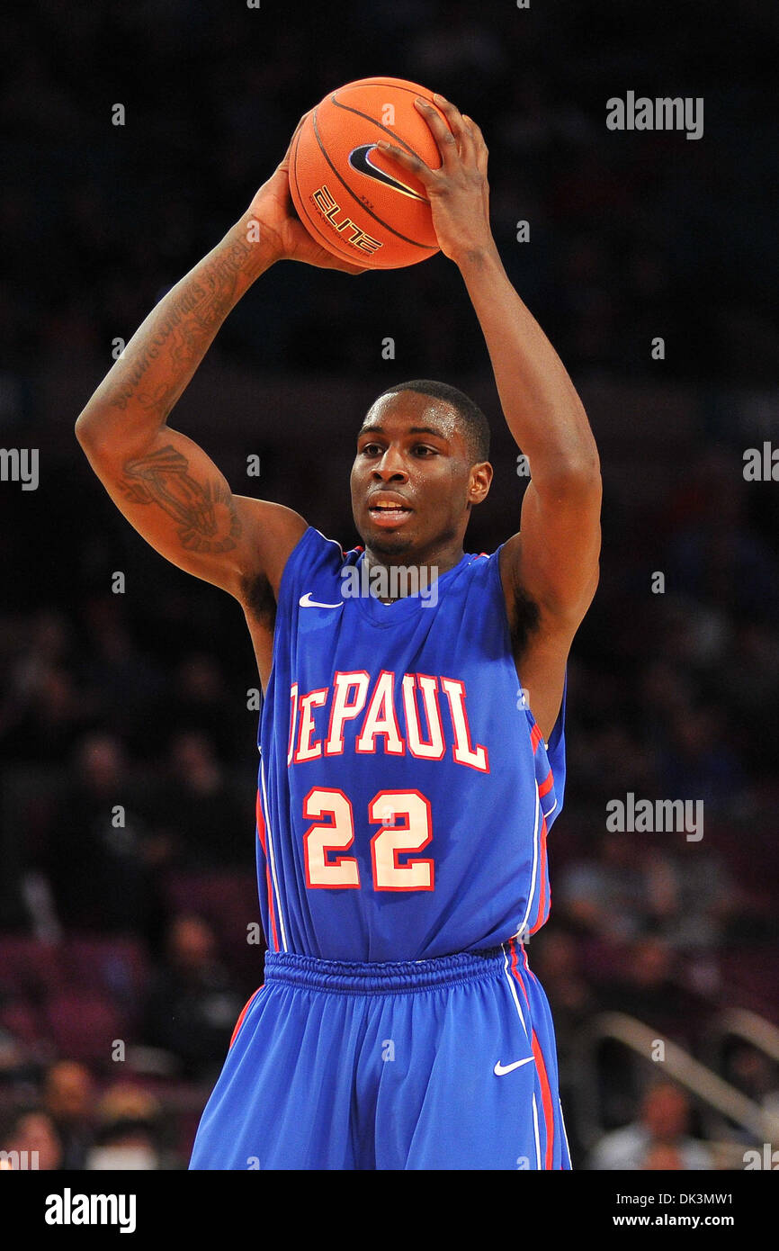 Depaul blue demons mens basketball hi-res stock photography and images ...