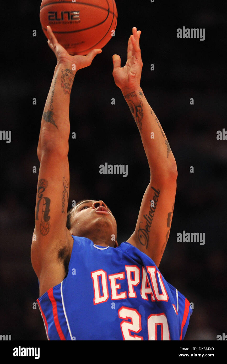Depaul blue demons mens basketball hi-res stock photography and images ...