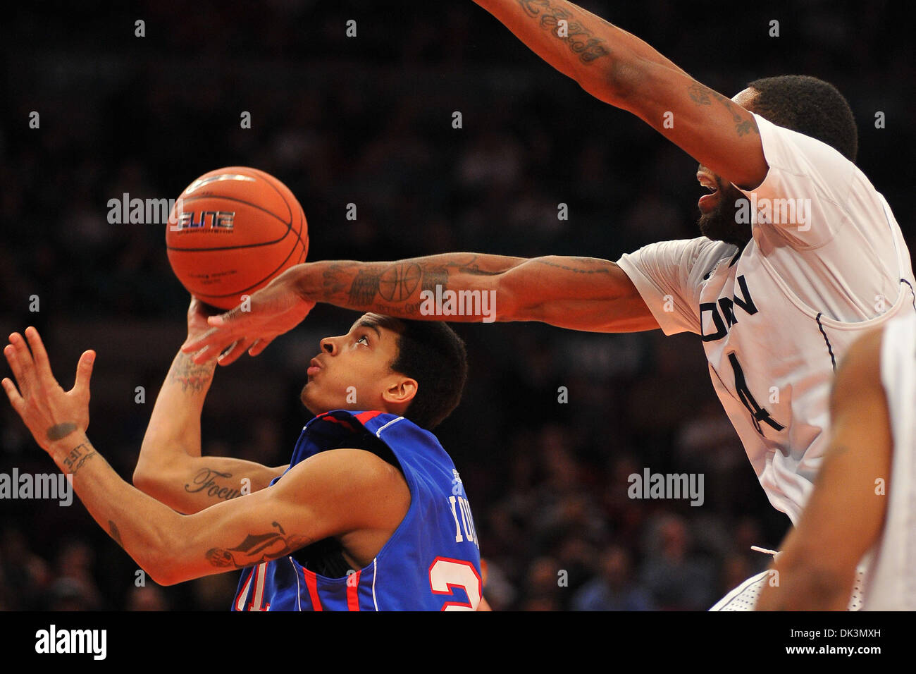Blue demons basketball hi-res stock photography and images - Alamy