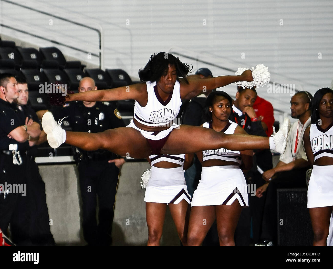 Alabama cheerleaders hi-res stock photography and images - Alamy