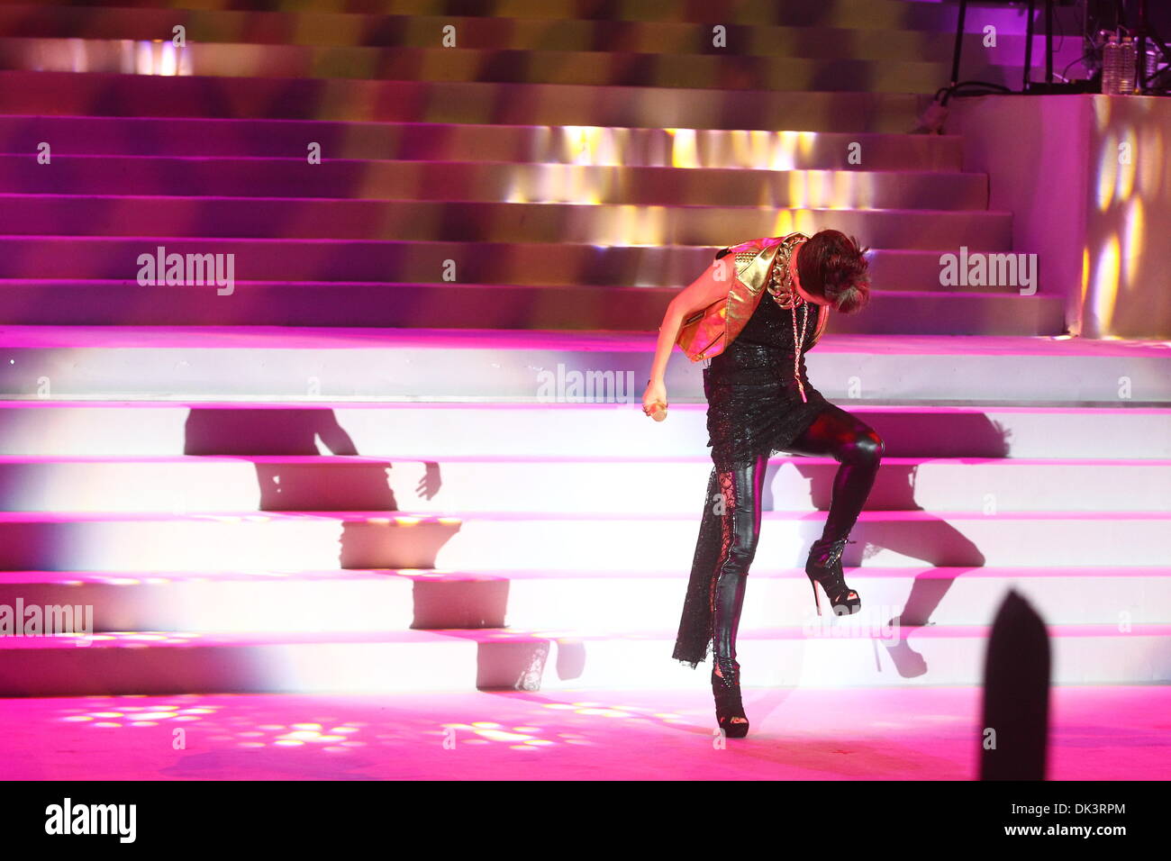 Taipei, China. 30th Nov, 2013. Singer Julia Peng perfomrs at her world ...