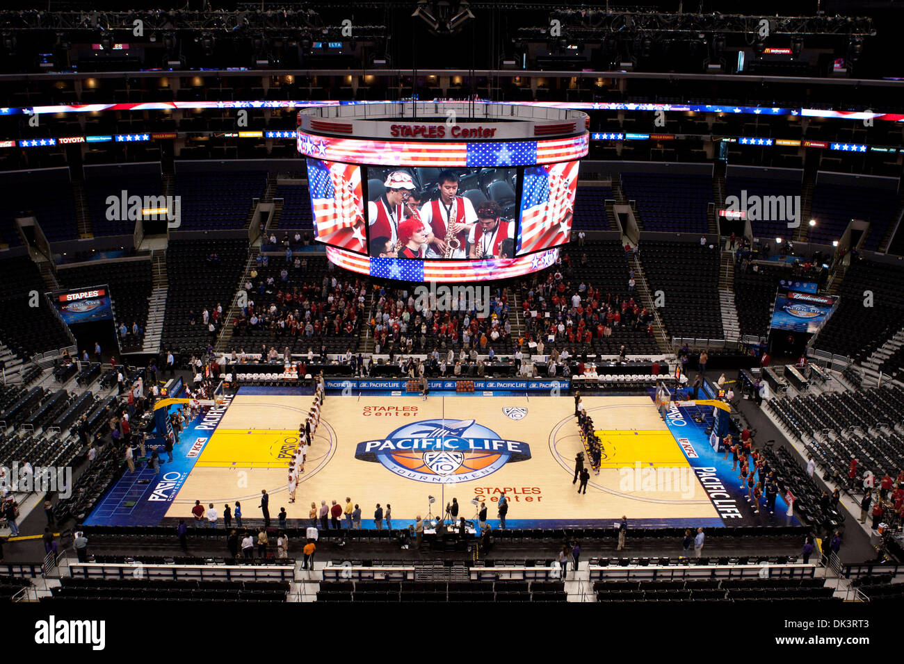 Staples center interior hi-res stock photography and images - Alamy