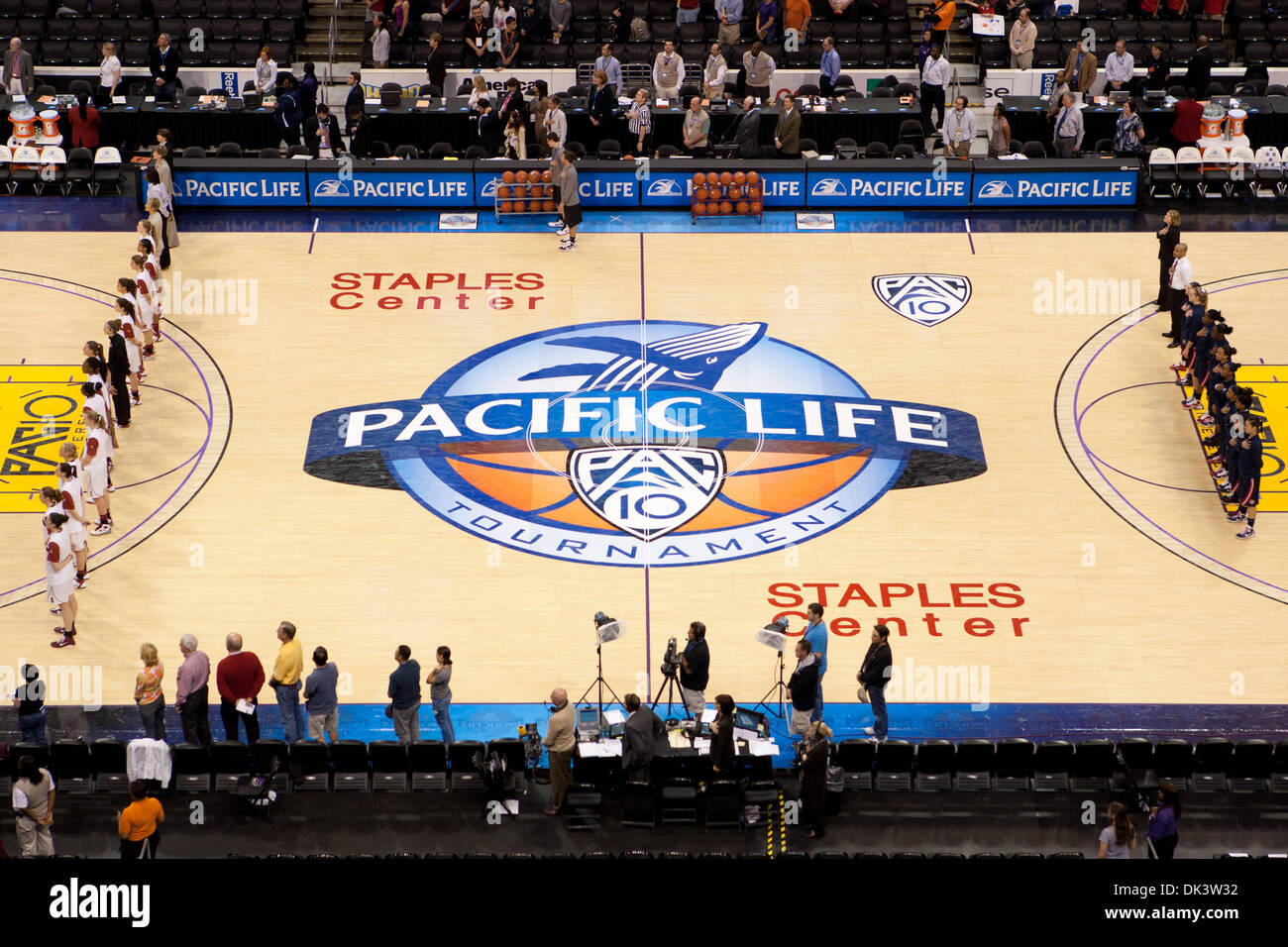 Staples center interior hi-res stock photography and images - Alamy