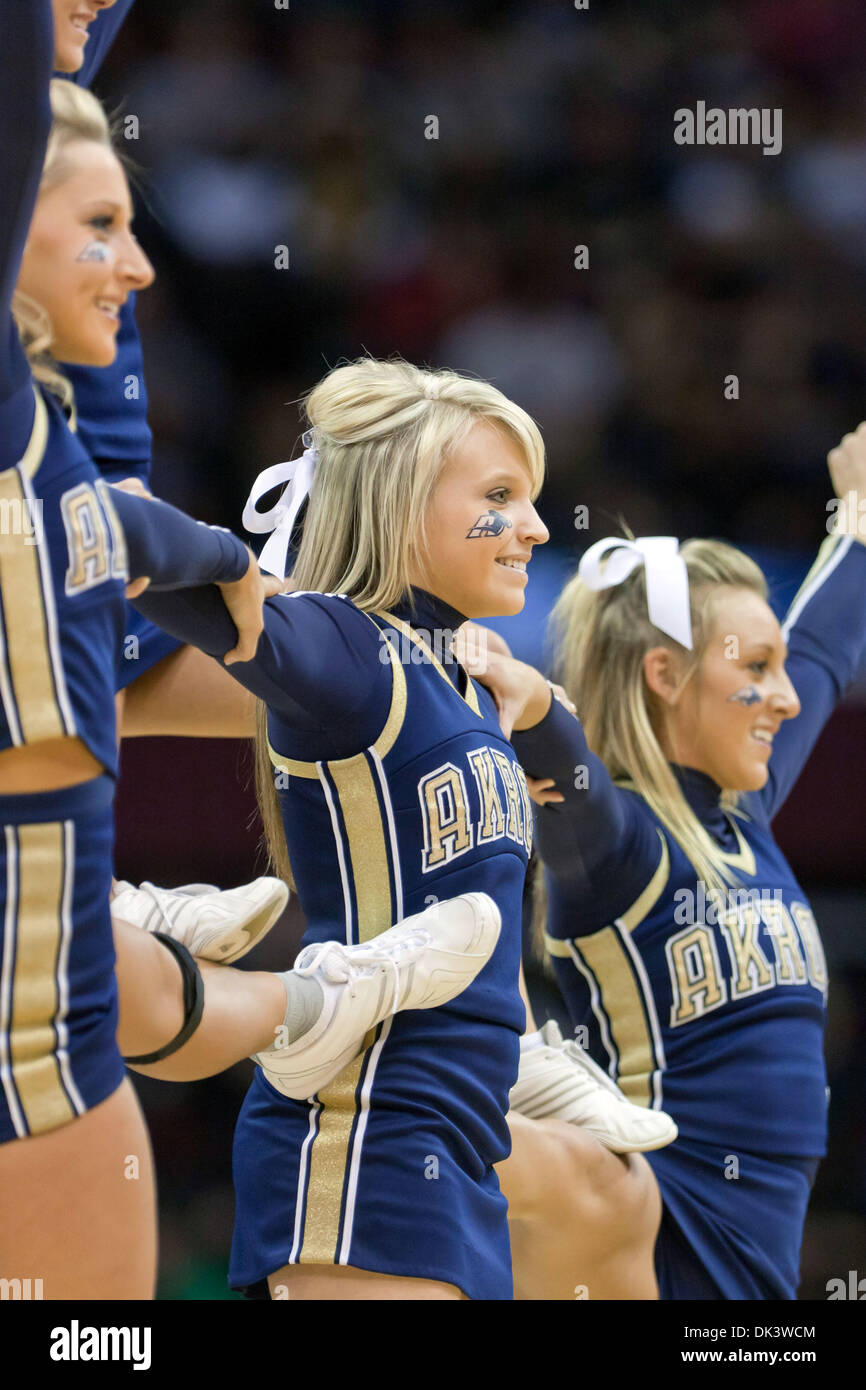 Mar. 12, 2011 - Cleveland, Ohio, U.S - An Akron cheerleader entertains ...