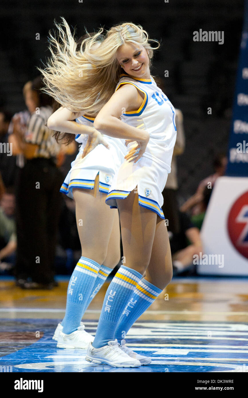 Ucla cheerleaders stanford hi-res stock photography and images - Alamy