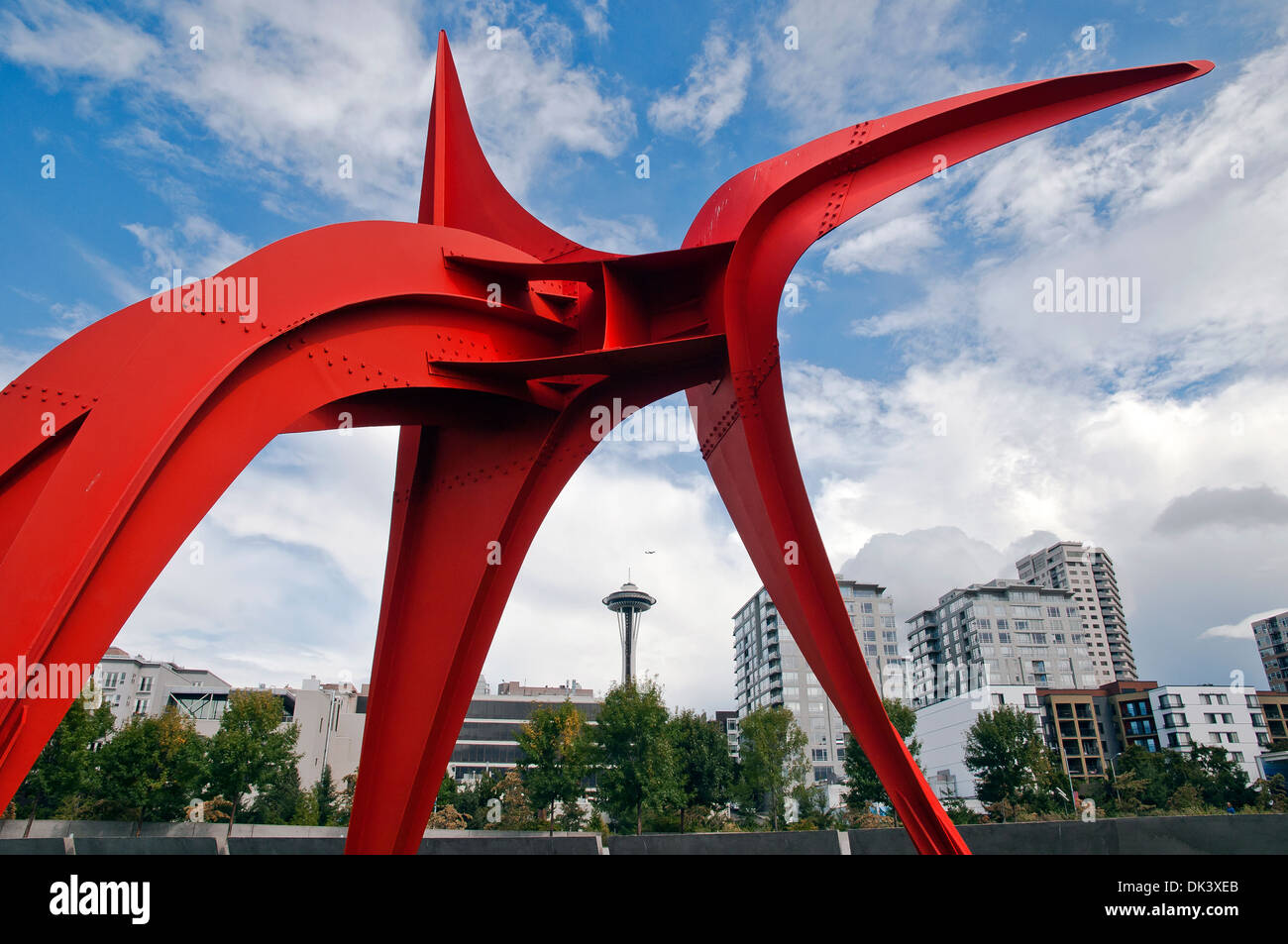 Famous Seattle needle thru Eagle sculpture , state of Washington, USA ...