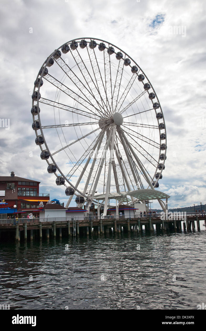 Ferris wheel at waterfront hi-res stock photography and images - Alamy