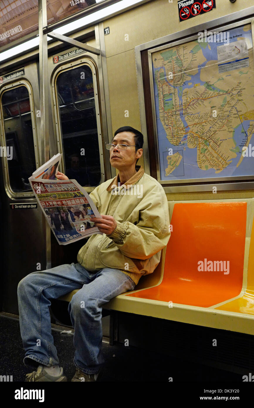 Reading map inside car hi-res stock photography and images - Alamy