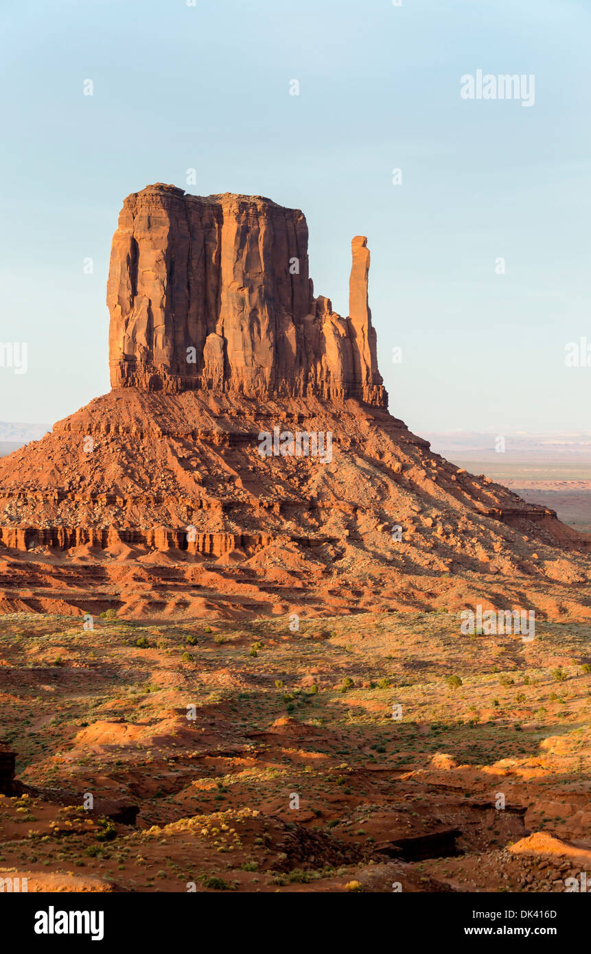 monolith in the desert of Monument Valley Stock Photo - Alamy