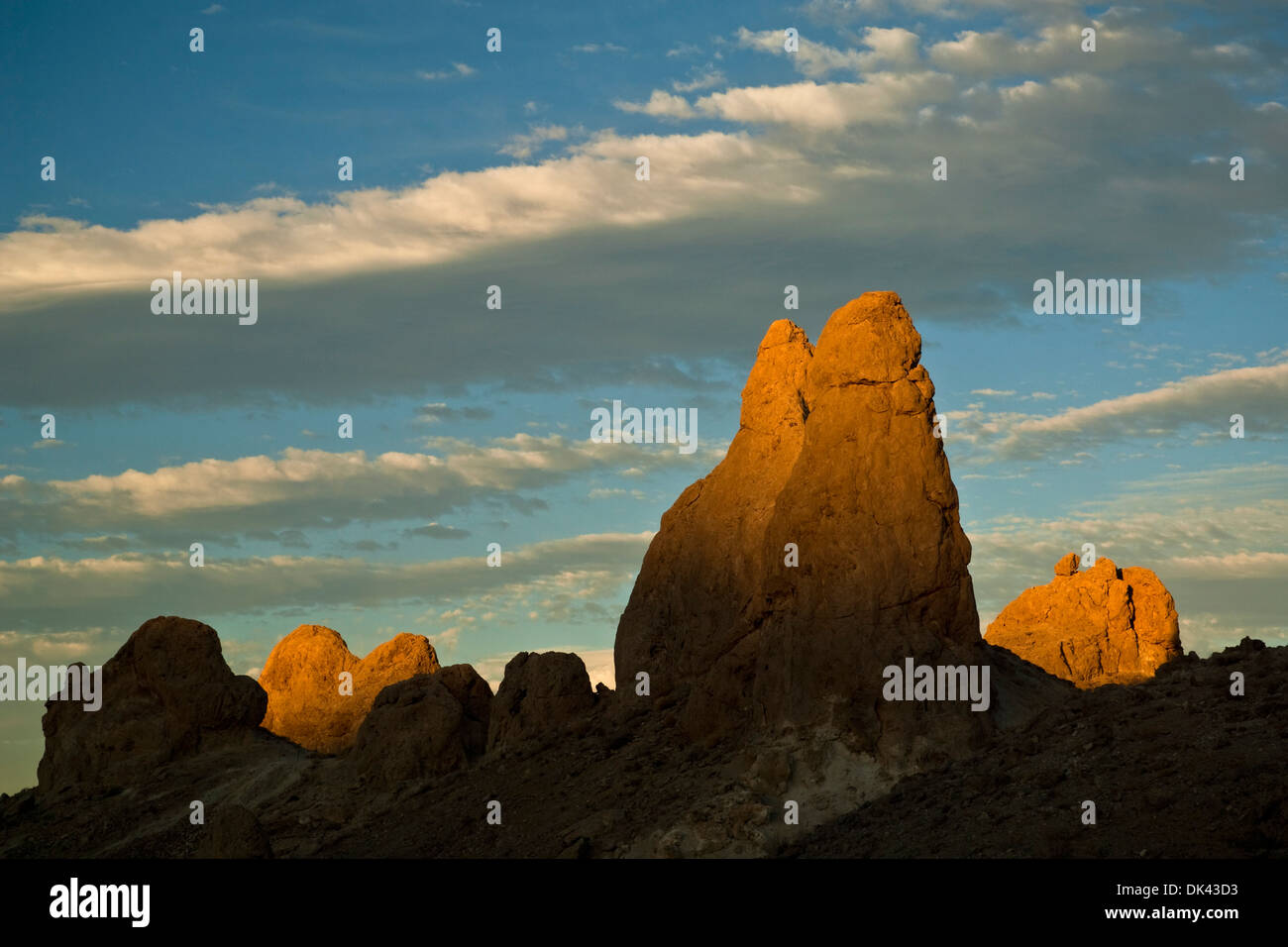 Sunset light on Tufa rock formations at the Trona Pinnacles, California ...