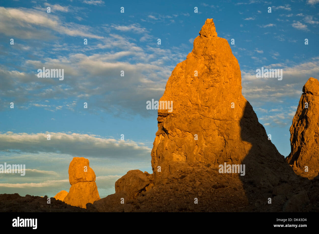 Sunset light on Tufa rock formations at the Trona Pinnacles, California ...