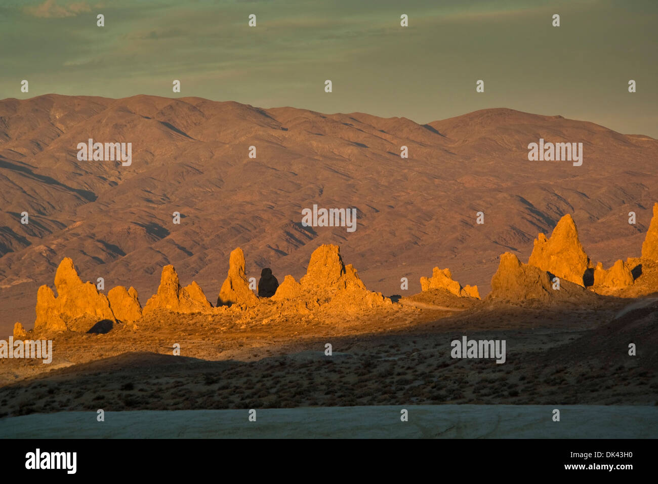 Sunset light on Tufa rock formations at the Trona Pinnacles, California ...
