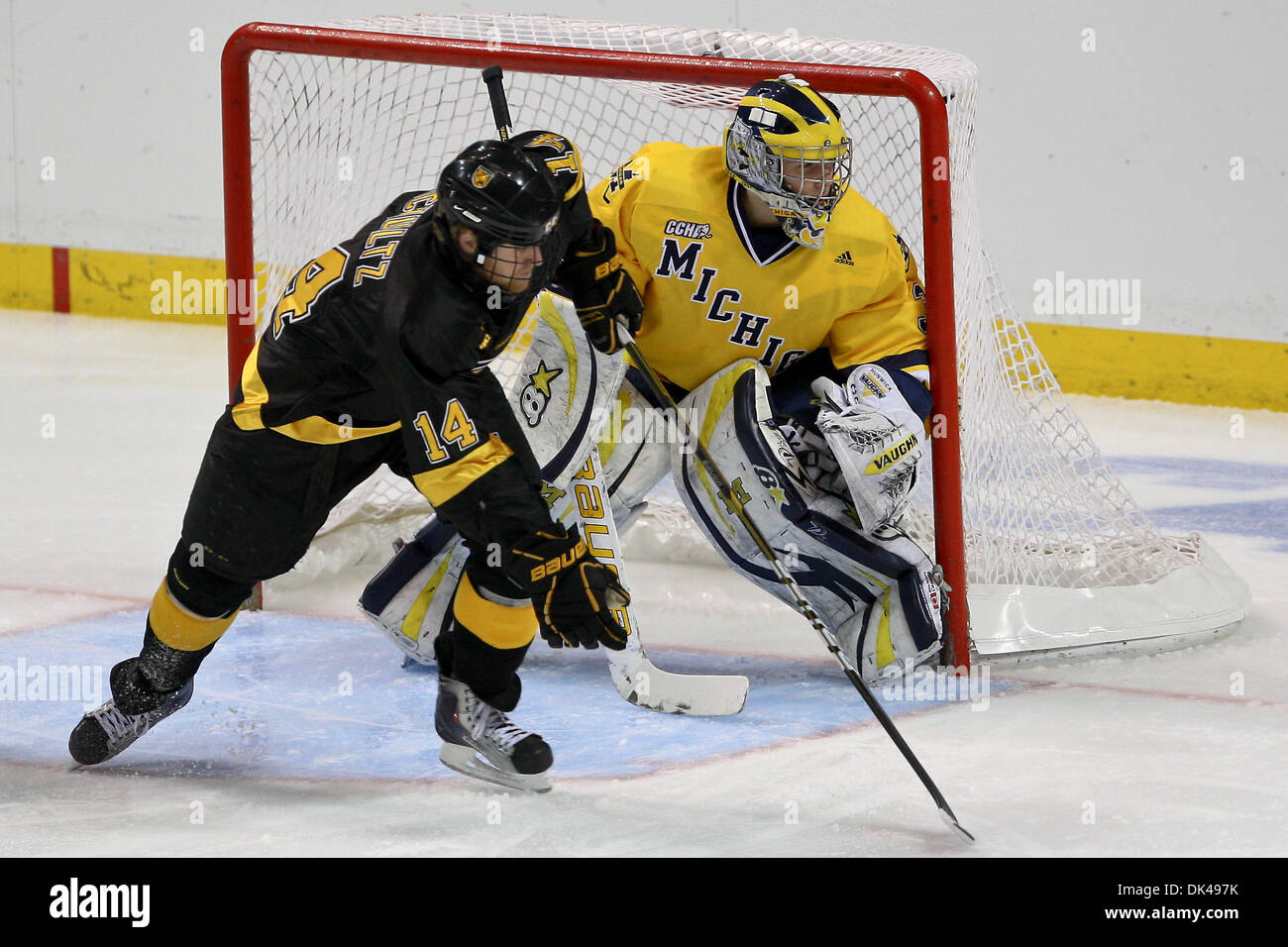 Mar. 26, 2011 - Saint Louis, Missouri, U.S - Colorado left wing Stephen ...