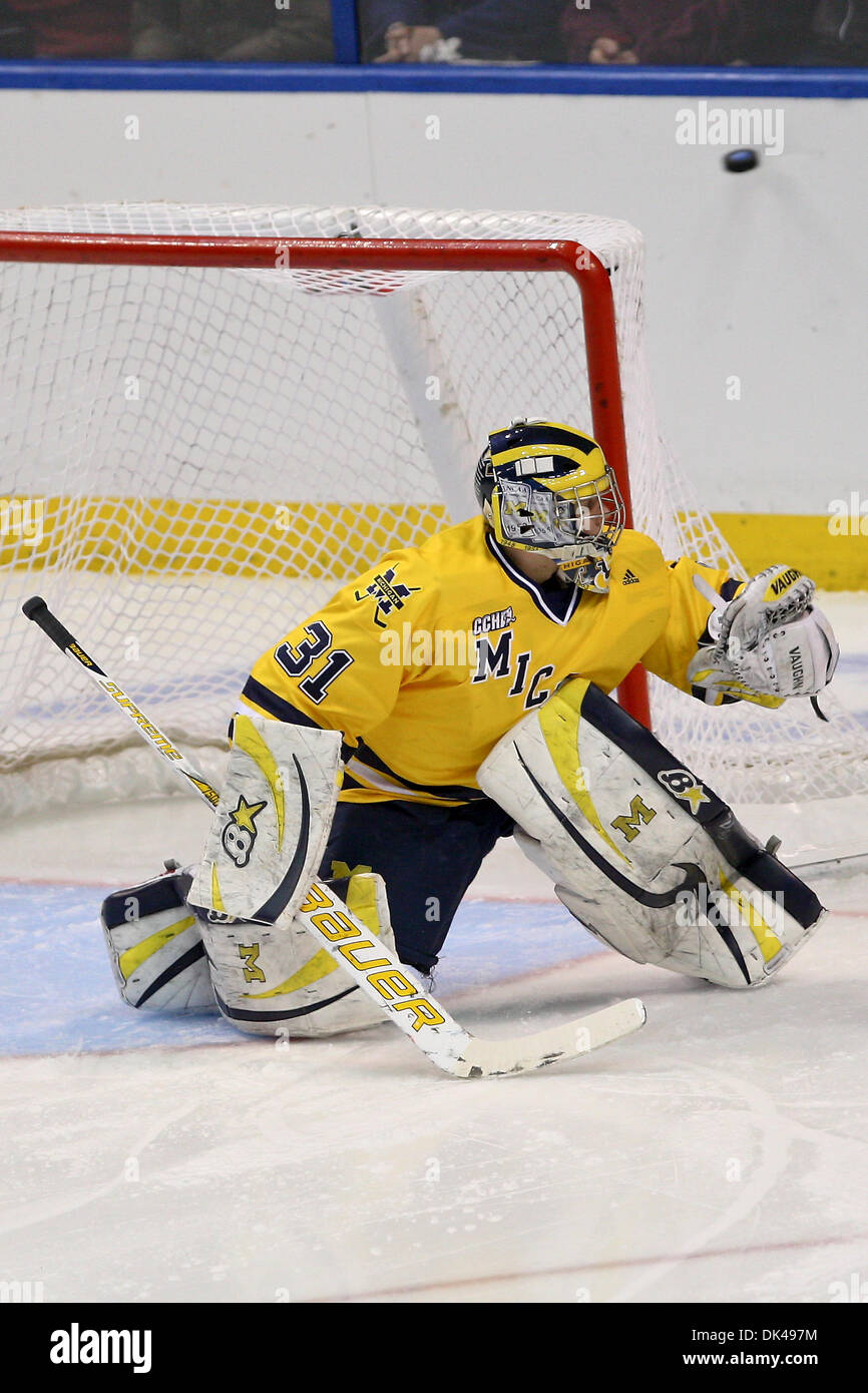 Mar. 26, 2011 - Saint Louis, Missouri, U.S - Michigan goalie Shawn ...