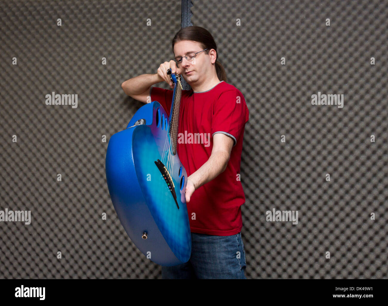 Acoustic guitar body blue hi-res stock photography and images - Alamy